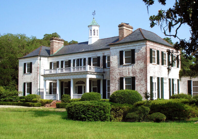 Essential Things to Know About Historic Home Roof Replacements - Steeze ...
